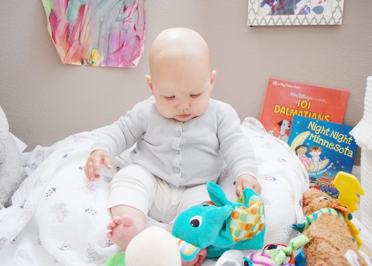 8 Fun and Interactive Ways to Entertain Your Baby - Motherhood Sprouting